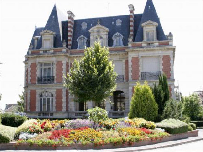 SOME LESSER-KNOWN GEMS OF THE CHAMPAGNE DISTRICT – Paris Plus Plus