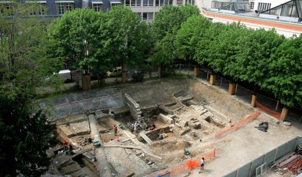 STEPPING BACK IN TIME: DISCOVERING ROMAN PARIS – Paris Plus Plus