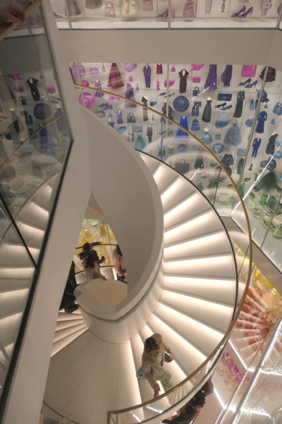 LA GALERIE DIOR – A HOMAGE TO THE ARTISTRY OF THE ‘MASTER OF DREAMS ...