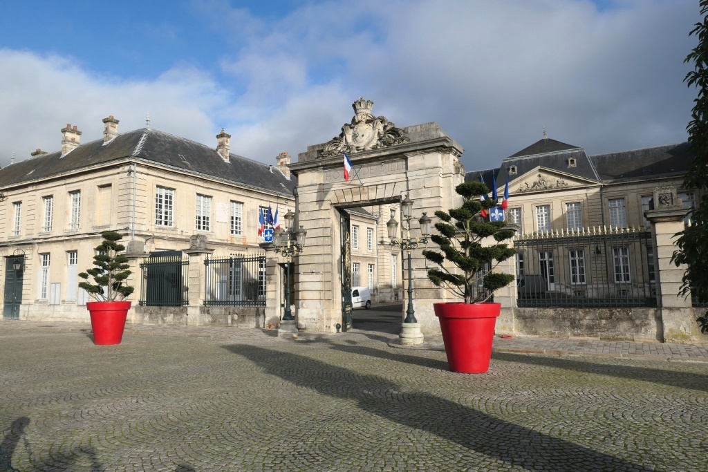 DISCOVERING THE ANCIENT TOWN OF SOISSONS – A GREAT DAY TRIP FROM PARIS ...