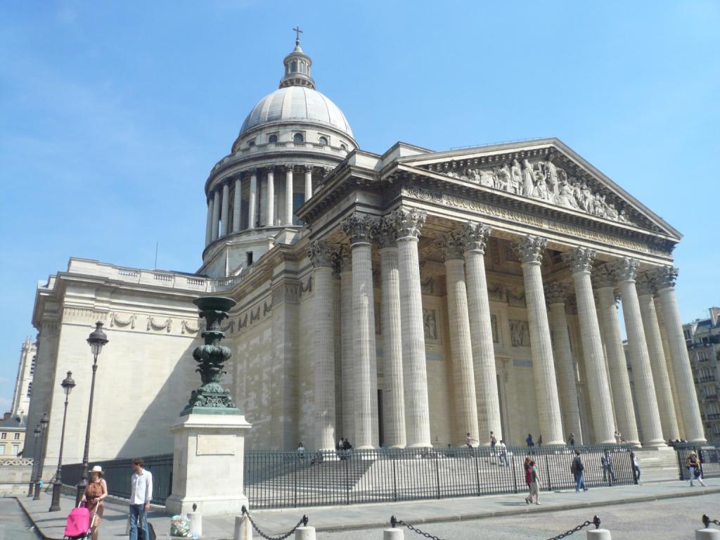 RUE MOUFFETARD – A PARIS STREET PAVED WITH HISTORY – Paris Plus Plus