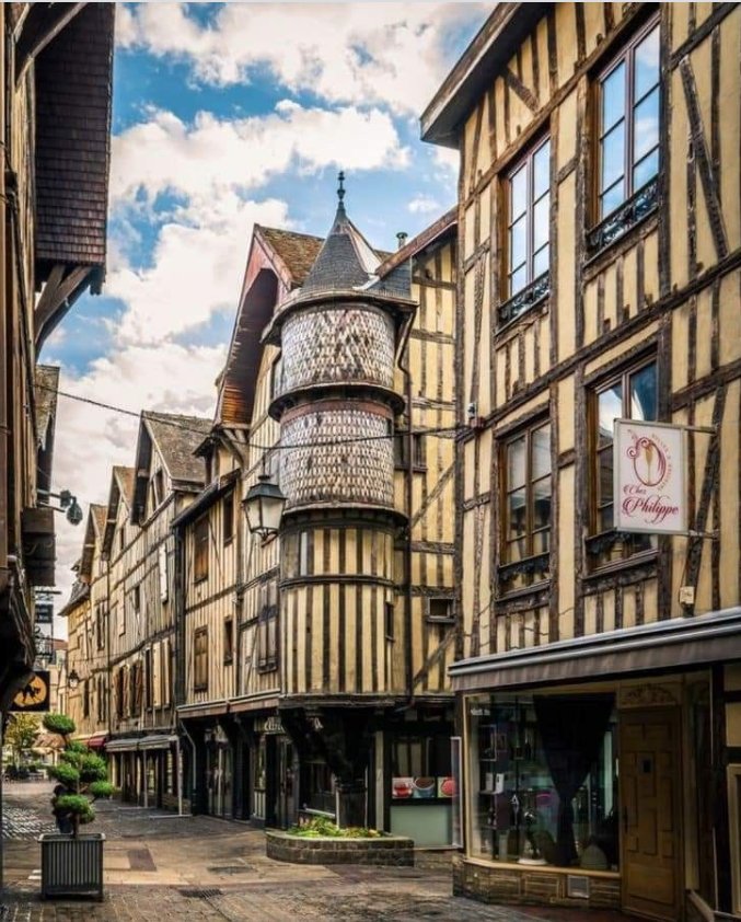 DISCOVER THE FASCINATING MEDIEVAL CITY OF TROYES – Paris Plus Plus