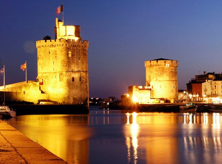 THE SPARKLING SEASIDE TOWN OF LA ROCHELLE – Paris Plus Plus
