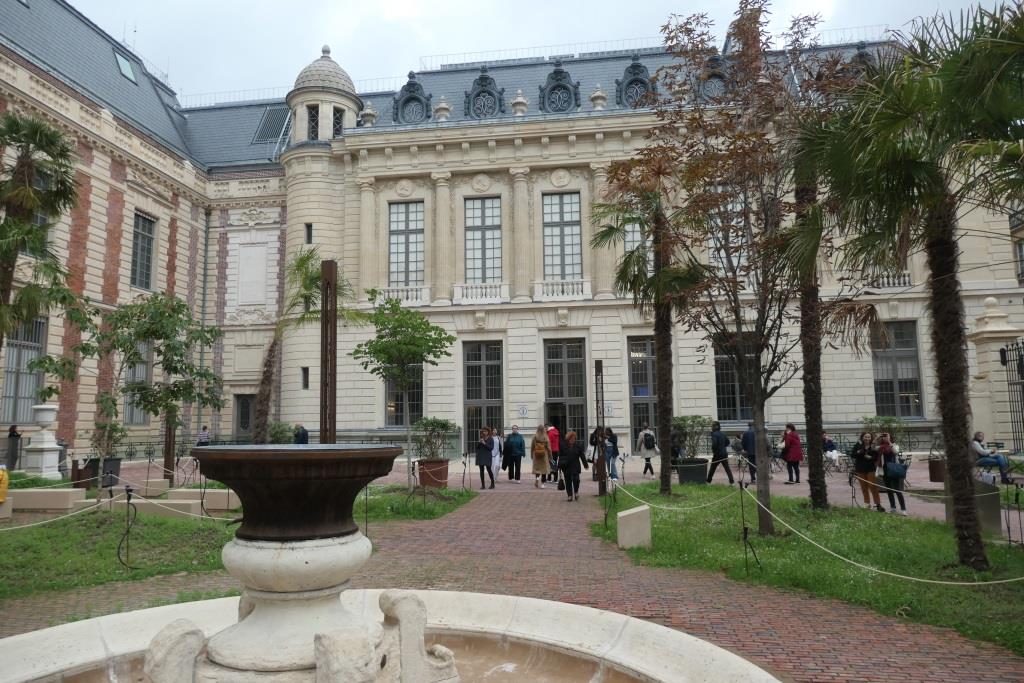 THE MAGNIFICENT BIBLIOTHÈQUE NATIONALE DE FRANCE HAS FINALLY RE-OPENED ...