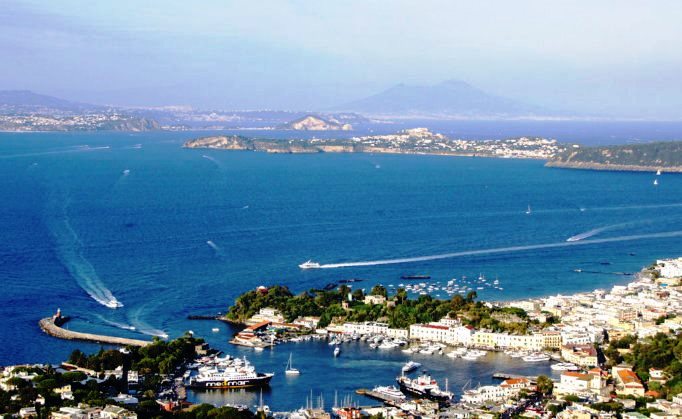 IDYLLIC ISCHIA – CAPRI’S BEAUTIFUL ISLAND NEIGHBOUR – Paris Plus Plus