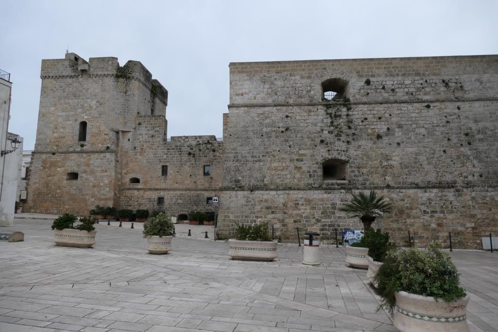 CASTLES AND FORTRESSES OF PUGLIA – Paris Plus Plus