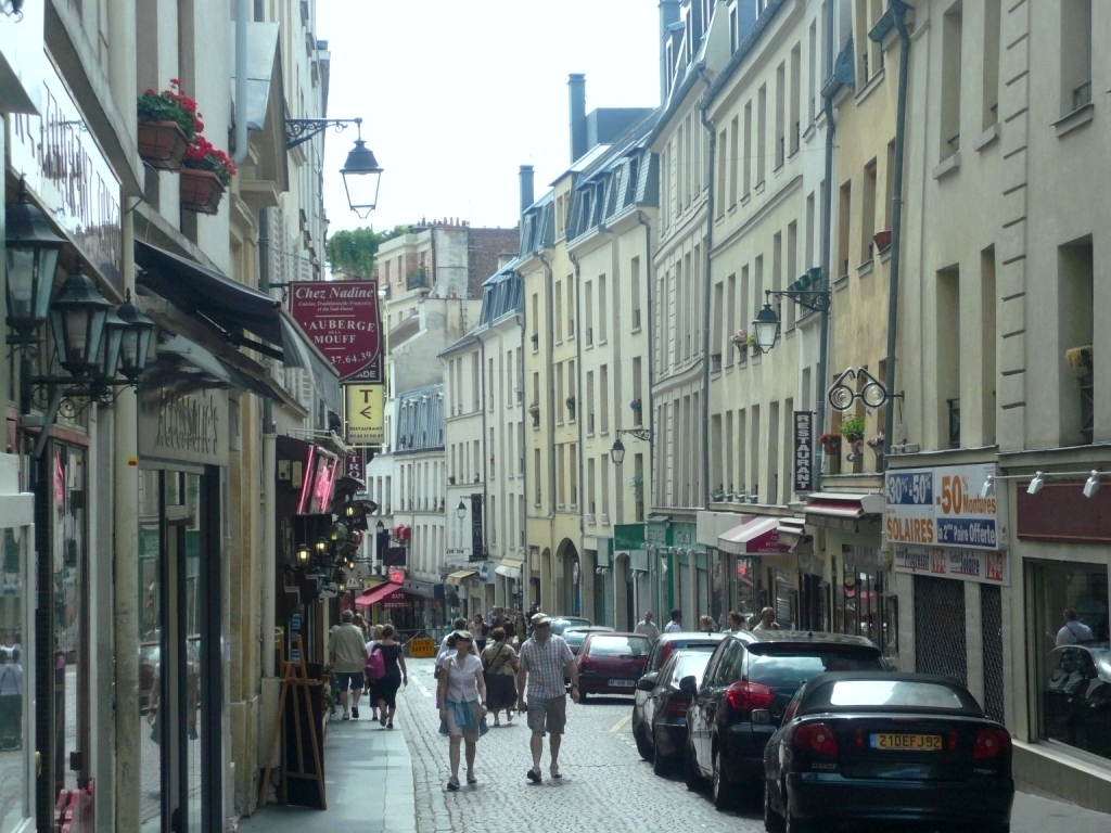 RUE MOUFFETARD – A PARIS STREET PAVED WITH HISTORY – Paris Plus Plus